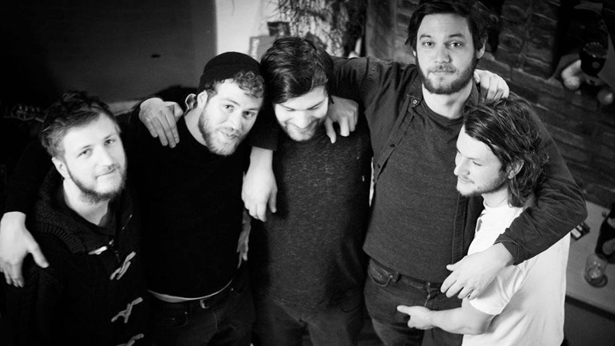 Το “όπλο” μας για τις στιγμές που ζούμε οι μουσικάρες του Yellow Radio ...