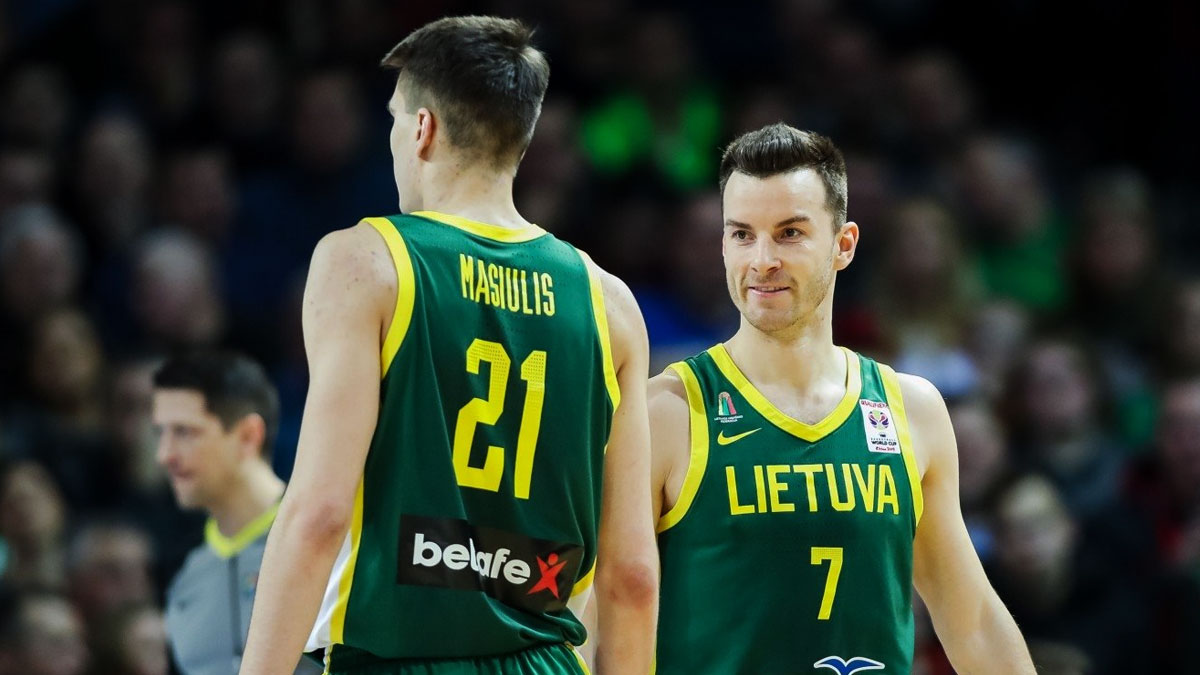 Ένας μήνας ιστορία, τρεις παίκτες ρόστερ και πολλά λεφτά: Aυτή είναι η ...