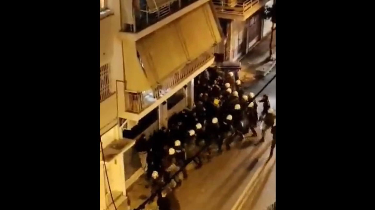 Θύρα 13: “Ένστολα καθάρματα επιτίθενται σε οπαδούς” | Yellow Radio