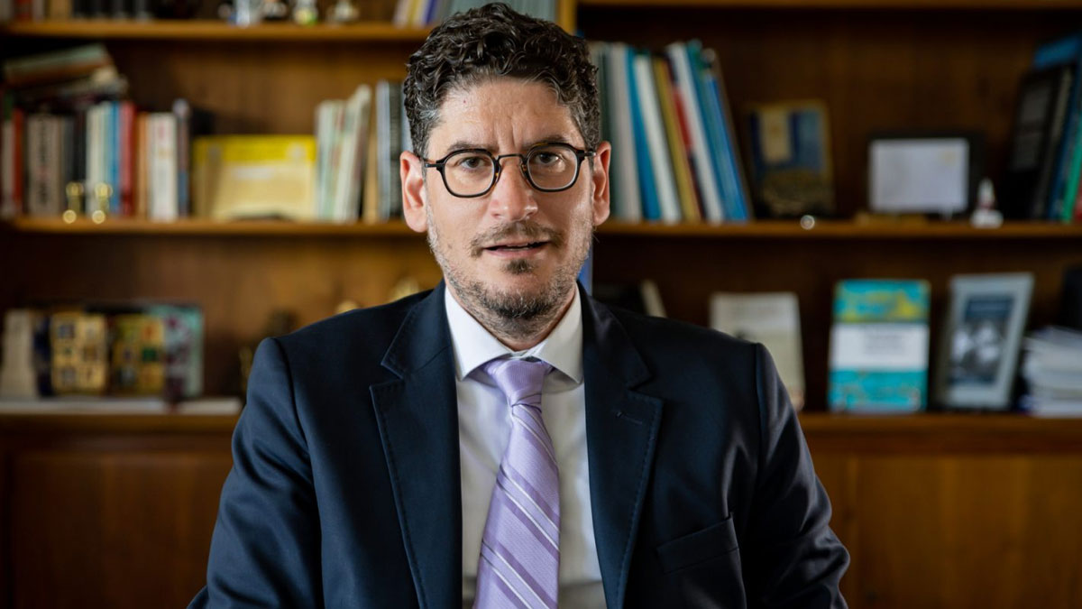 «Ιστορικό φιλικό»: Ο Λεόν Σαλτιέλ βγάζει το καπέλο στον Άρη | Yellow Radio